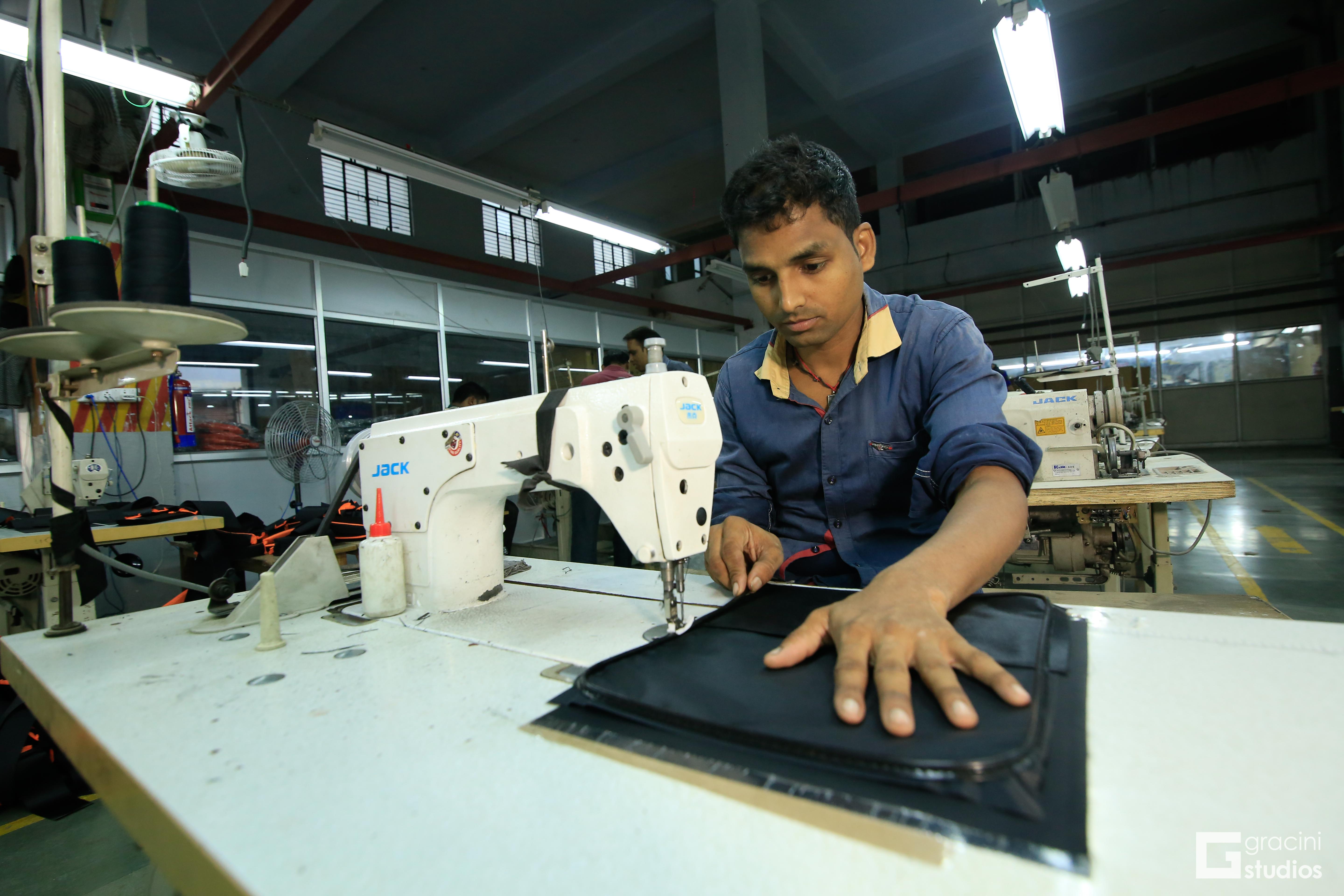 "Unveiling the Craft: Inside the Zipper Pouch Manufacturing Process at ...